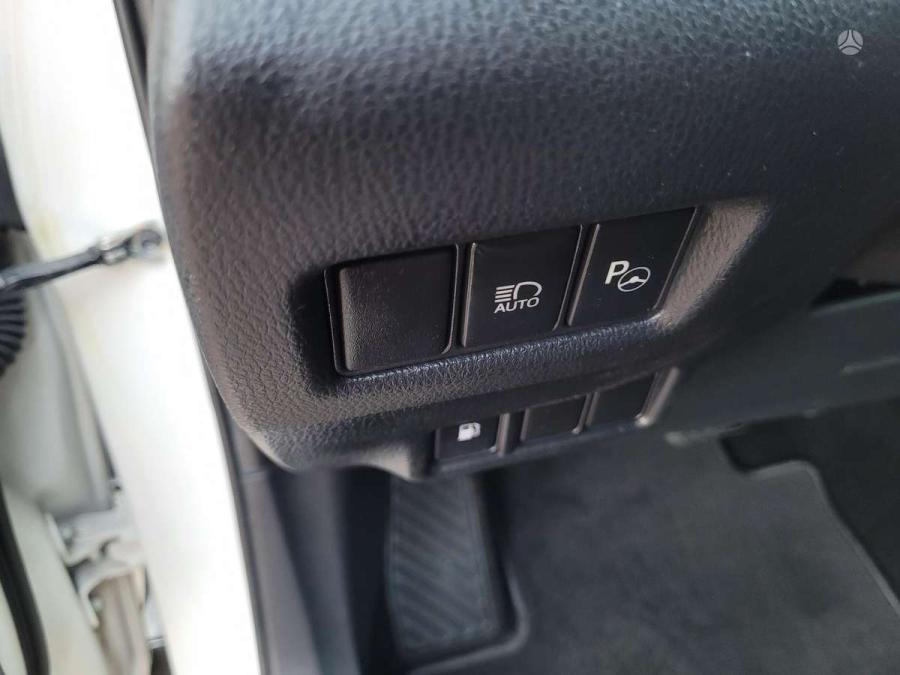 Balts Toyota C-HR 2018 Viļņa, ar dzinēja tilpumu 1.86 L un nobraukumu 187 tūkst. km par 15300 €, foto 17 vietnē AUTOMOTO.COM.LV