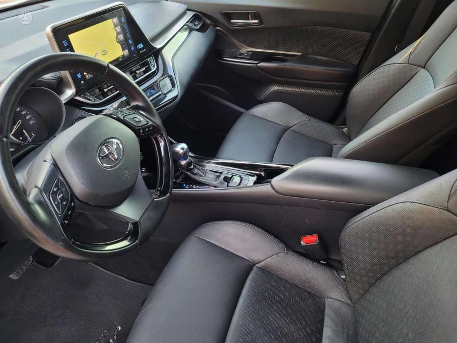 Balts Toyota C-HR 2018 Viļņa, ar dzinēja tilpumu 1.86 L un nobraukumu 187 tūkst. km par 15300 €, foto 19 vietnē AUTOMOTO.COM.LV