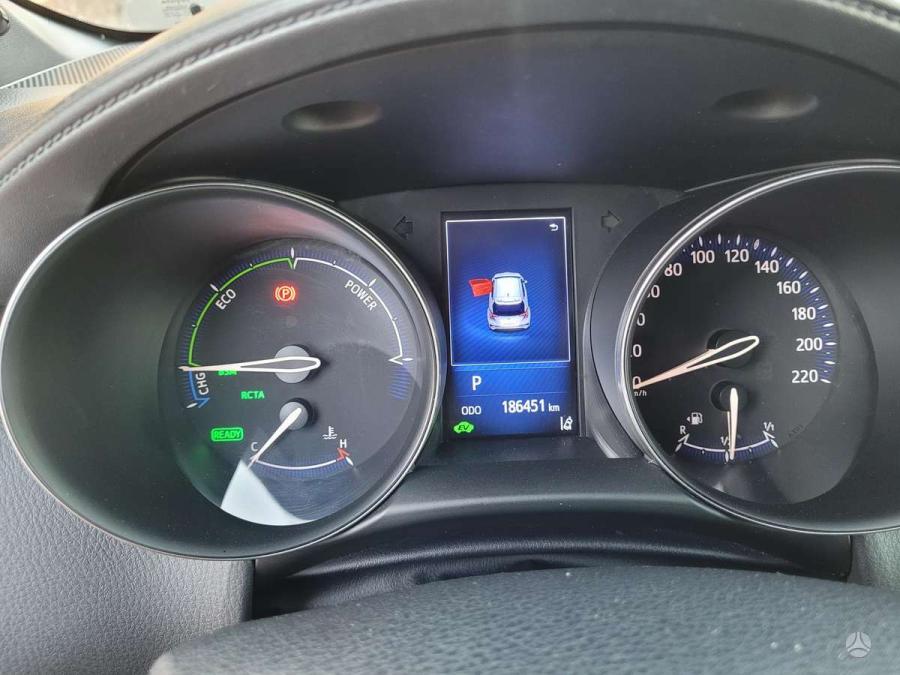 Balts Toyota C-HR 2018 Viļņa, ar dzinēja tilpumu 1.86 L un nobraukumu 187 tūkst. km par 15300 €, foto 26 vietnē AUTOMOTO.COM.LV