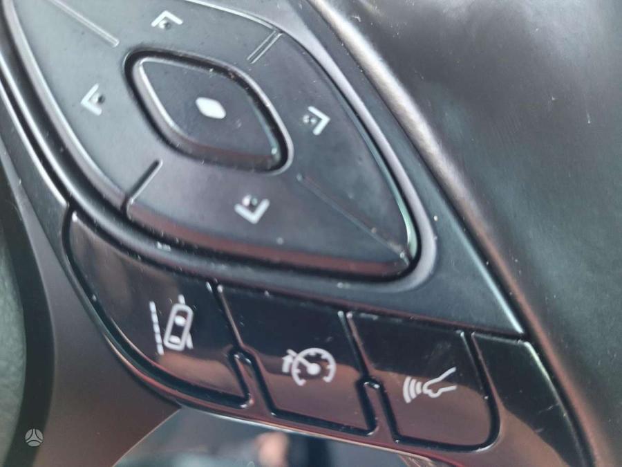 Balts Toyota C-HR 2018 Viļņa, ar dzinēja tilpumu 1.86 L un nobraukumu 187 tūkst. km par 15300 €, foto 32 vietnē AUTOMOTO.COM.LV