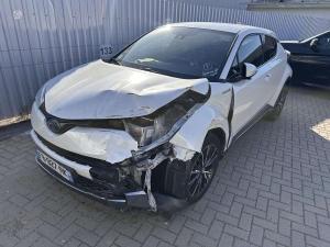 White Toyota C-HR 2018 in Taurage, with an engine capacity of 1.80 L and mileage of 136 thousand km for 9900 €, photo 3 on AUTOMOTO.COM.LV