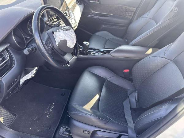 Balts Toyota C-HR 2018 Tauragė, ar dzinēja tilpumu 1.80 L un nobraukumu 136 tūkst. km par 9900 €, foto 6 vietnē AUTOMOTO.COM.LV