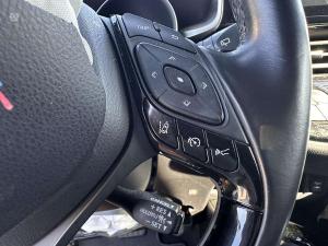 White Toyota C-HR 2018 in Taurage, with an engine capacity of 1.80 L and mileage of 136 thousand km for 9900 €, photo 12 on AUTOMOTO.COM.LV
