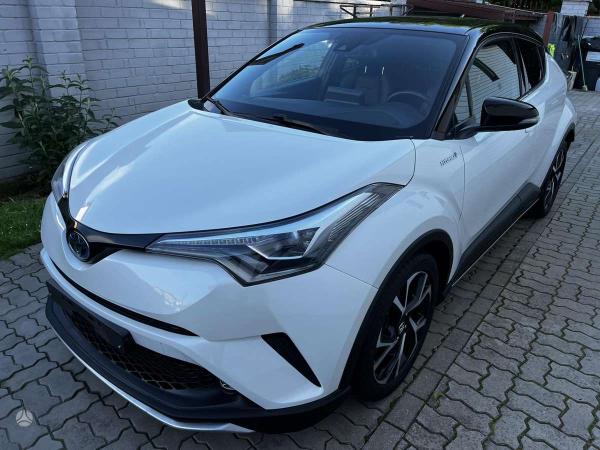 Белый Тойота C-HR 2018 в Вильнюс, объемом двигателя 1.80 л и пробегом 110 тыс. км за 16950 €, фото 2 на AUTOMOTO.COM.LV