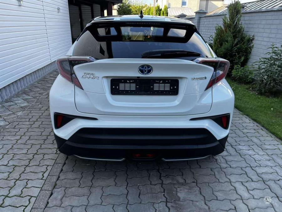 Белый Тойота C-HR 2018 в Вильнюс, объемом двигателя 1.80 л и пробегом 110 тыс. км за 16950 €, фото 6 на AUTOMOTO.COM.LV