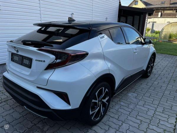 Белый Тойота C-HR 2018 в Вильнюс, объемом двигателя 1.80 л и пробегом 110 тыс. км за 16950 €, фото 7 на AUTOMOTO.COM.LV