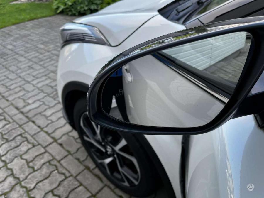 Белый Тойота C-HR 2018 в Вильнюс, объемом двигателя 1.80 л и пробегом 110 тыс. км за 16950 €, фото 9 на AUTOMOTO.COM.LV
