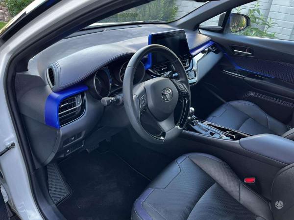 Белый Тойота C-HR 2018 в Вильнюс, объемом двигателя 1.80 л и пробегом 110 тыс. км за 16950 €, фото 10 на AUTOMOTO.COM.LV