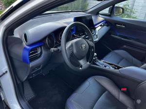 Белый Тойота C-HR 2018 в Вильнюс, объемом двигателя 1.80 л и пробегом 110 тыс. км за 16950 €, фото 11 на AUTOMOTO.COM.LV