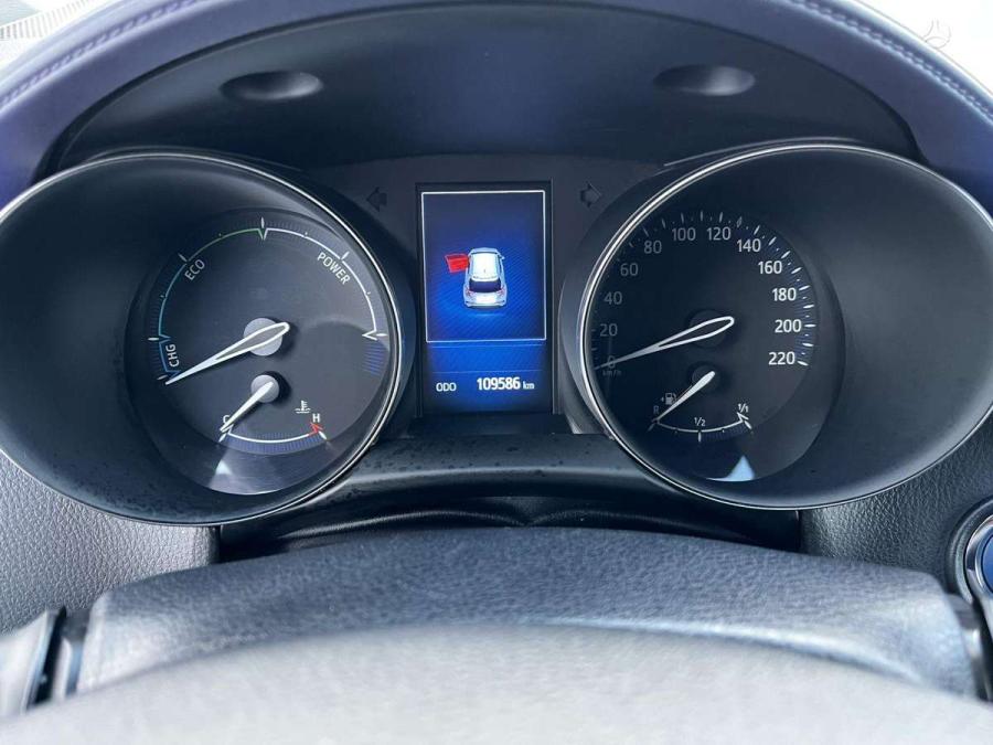 Белый Тойота C-HR 2018 в Вильнюс, объемом двигателя 1.80 л и пробегом 110 тыс. км за 16950 €, фото 15 на AUTOMOTO.COM.LV