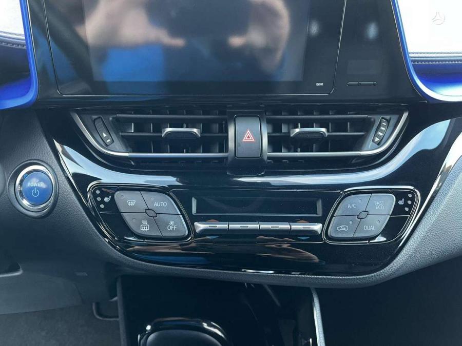 Белый Тойота C-HR 2018 в Вильнюс, объемом двигателя 1.80 л и пробегом 110 тыс. км за 16950 €, фото 17 на AUTOMOTO.COM.LV
