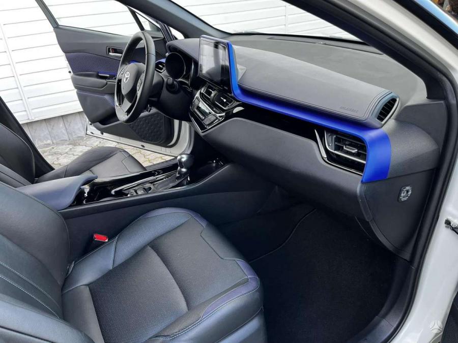 Белый Тойота C-HR 2018 в Вильнюс, объемом двигателя 1.80 л и пробегом 110 тыс. км за 16950 €, фото 19 на AUTOMOTO.COM.LV