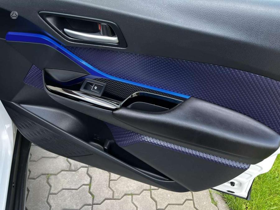 Белый Тойота C-HR 2018 в Вильнюс, объемом двигателя 1.80 л и пробегом 110 тыс. км за 16950 €, фото 21 на AUTOMOTO.COM.LV