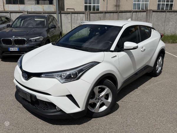 White Toyota C-HR 2018 in Vilnius, with an engine capacity of 1.80 L and mileage of 261 thousand km for 11900 €, photo 2 on AUTOMOTO.COM.LV