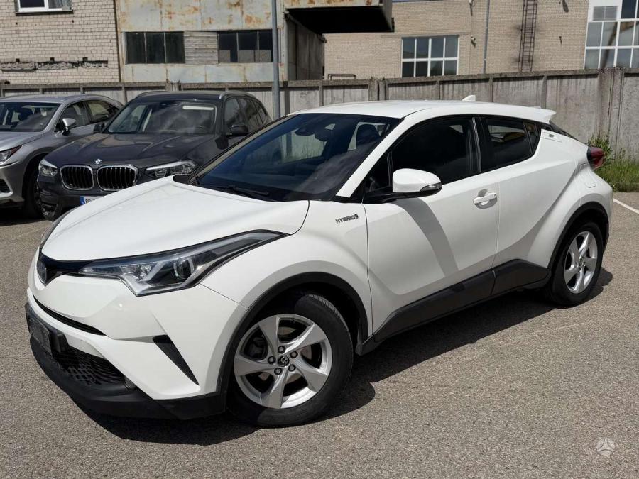Balts Toyota C-HR 2018 Viļņa, ar dzinēja tilpumu 1.80 L un nobraukumu 261 tūkst. km par 11900 €, foto 4 vietnē AUTOMOTO.COM.LV