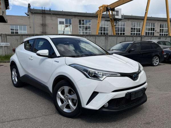 White Toyota C-HR 2018 in Vilnius, with an engine capacity of 1.80 L and mileage of 261 thousand km for 11900 €, photo 5 on AUTOMOTO.COM.LV