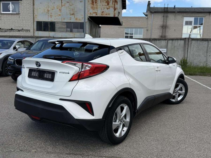 Balts Toyota C-HR 2018 Viļņa, ar dzinēja tilpumu 1.80 L un nobraukumu 261 tūkst. km par 11900 €, foto 9 vietnē AUTOMOTO.COM.LV