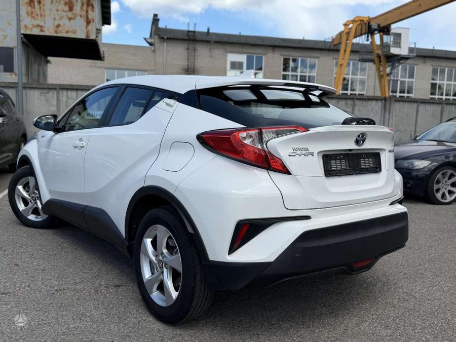 Balts Toyota C-HR 2018 Viļņa, ar dzinēja tilpumu 1.80 L un nobraukumu 261 tūkst. km par 11900 €, foto 14 vietnē AUTOMOTO.COM.LV