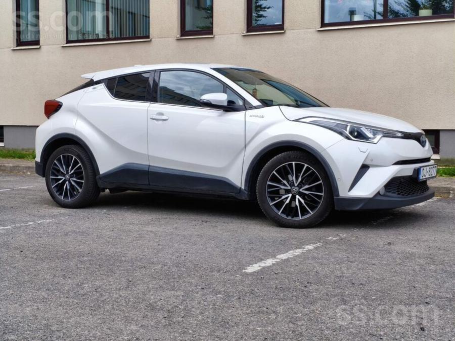 Белый Тойота C-HR 2018 в Рига, объемом двигателя 1.80 л и пробегом 104 тыс. км за 17300 €, фото 3 на AUTOMOTO.COM.LV