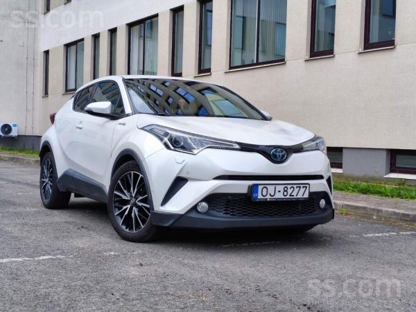 Белый Тойота C-HR 2018 в Рига, объемом двигателя 1.80 л и пробегом 104 тыс. км за 17300 €, фото 3 на AUTOMOTO.COM.LV
