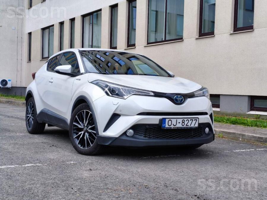 Белый Тойота C-HR 2018 в Рига, объемом двигателя 1.80 л и пробегом 104 тыс. км за 17300 €, фото 4 на AUTOMOTO.COM.LV