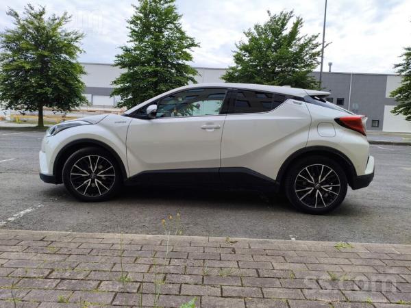 Белый Тойота C-HR 2018 в Рига, объемом двигателя 1.80 л и пробегом 104 тыс. км за 17300 €, фото 4 на AUTOMOTO.COM.LV