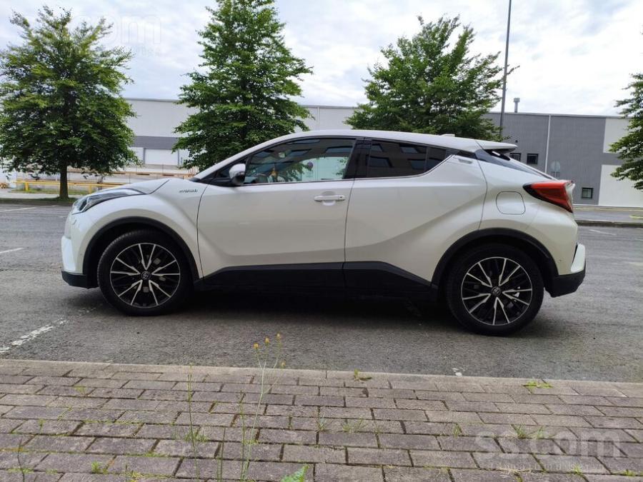 Белый Тойота C-HR 2018 в Рига, объемом двигателя 1.80 л и пробегом 104 тыс. км за 17300 €, фото 5 на AUTOMOTO.COM.LV