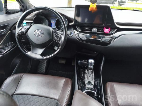 Белый Тойота C-HR 2018 в Рига, объемом двигателя 1.80 л и пробегом 104 тыс. км за 17300 €, фото 7 на AUTOMOTO.COM.LV