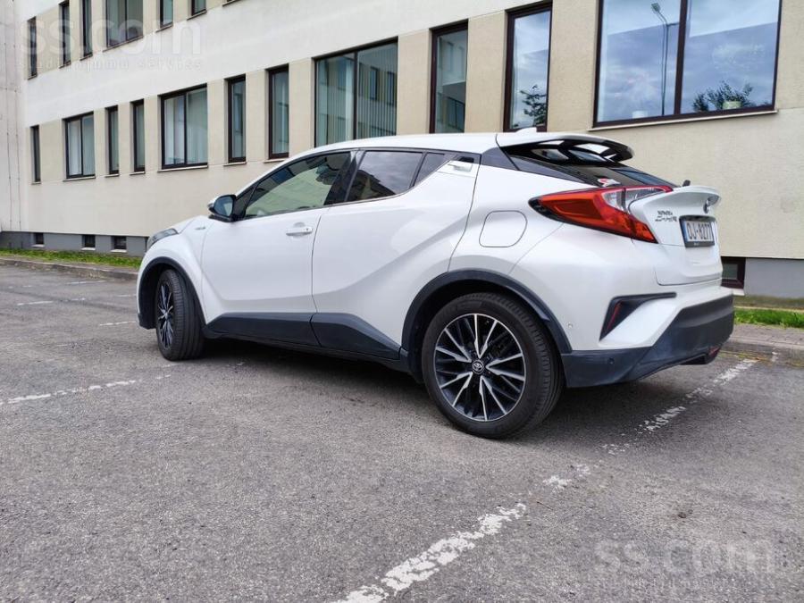 Белый Тойота C-HR 2018 в Рига, объемом двигателя 1.80 л и пробегом 104 тыс. км за 17300 €, фото 14 на AUTOMOTO.COM.LV