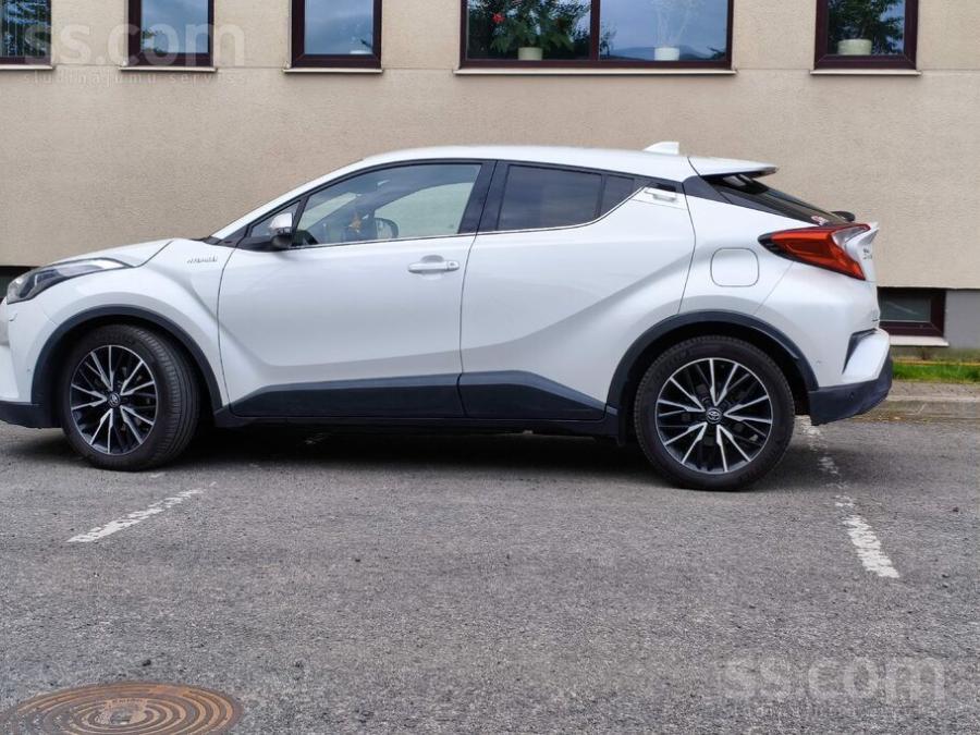 Белый Тойота C-HR 2018 в Рига, объемом двигателя 1.80 л и пробегом 104 тыс. км за 17300 €, фото 17 на AUTOMOTO.COM.LV