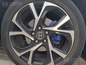 Белый Тойота C-HR 2018 в Рига, объемом двигателя 1.80 л и пробегом 103 тыс. км за 17800 €, фото 8 на AUTOMOTO.COM.LV