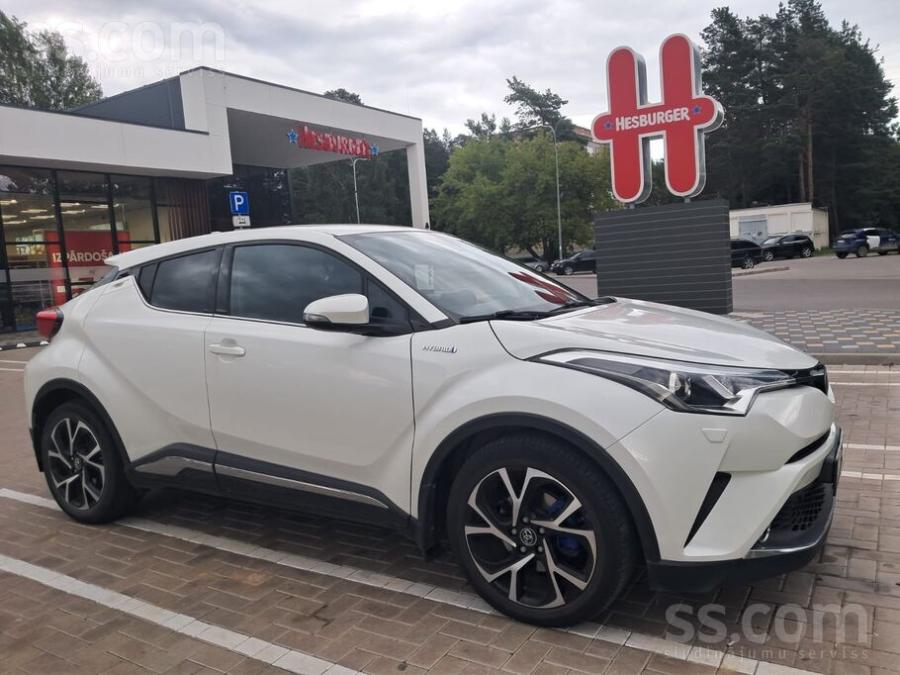 Белый Тойота C-HR 2018 в Рига, объемом двигателя 1.80 л и пробегом 103 тыс. км за 17800 €, фото 4 на AUTOMOTO.COM.LV