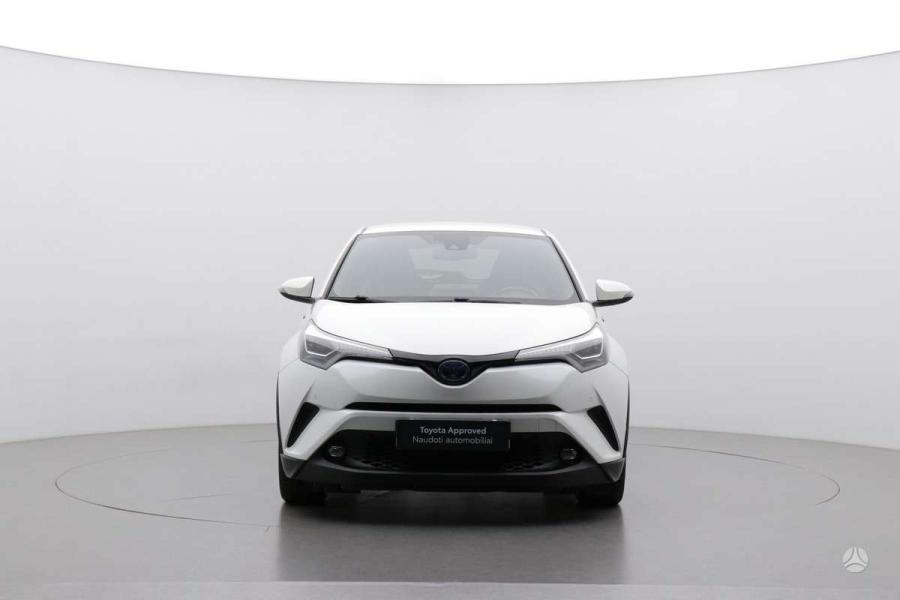 White Toyota C-HR 2018 in Vilnius, with an engine capacity of 1.80 L and mileage of 134 thousand km for 20500 €, photo 7 on AUTOMOTO.COM.LV