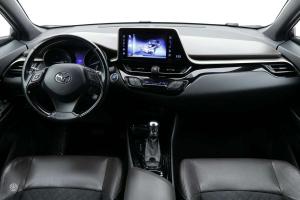 White Toyota C-HR 2018 in Vilnius, with an engine capacity of 1.80 L and mileage of 134 thousand km for 20500 €, photo 8 on AUTOMOTO.COM.LV