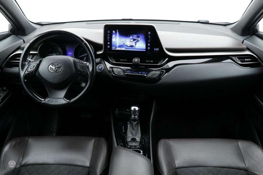 White Toyota C-HR 2018 in Vilnius, with an engine capacity of 1.80 L and mileage of 134 thousand km for 20500 €, photo 8 on AUTOMOTO.COM.LV