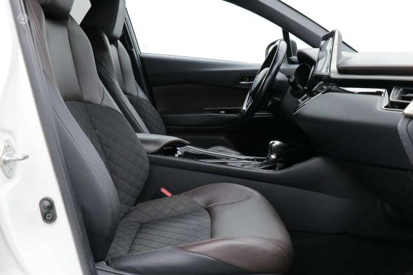 Balts Toyota C-HR 2018 Viļņa, ar dzinēja tilpumu 1.80 L un nobraukumu 134 tūkst. km par 20500 €, foto 9 vietnē AUTOMOTO.COM.LV