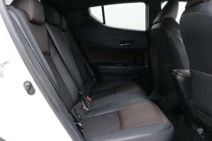 White Toyota C-HR 2018 in Vilnius, with an engine capacity of 1.80 L and mileage of 134 thousand km for 20500 €, photo 11 on AUTOMOTO.COM.LV