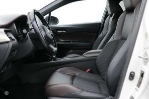 White Toyota C-HR 2018 in Vilnius, with an engine capacity of 1.80 L and mileage of 134 thousand km for 20500 €, photo 13 on AUTOMOTO.COM.LV