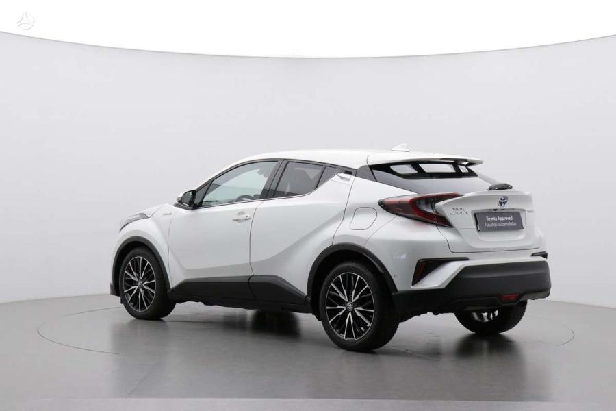 White Toyota C-HR 2018 in Vilnius, with an engine capacity of 1.80 L and mileage of 134 thousand km for 20500 €, photo 19 on AUTOMOTO.COM.LV