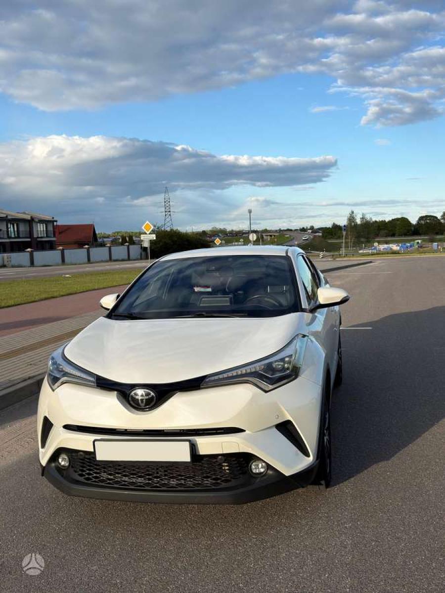 Белый Тойота C-HR 2018 в Клайпеда, объемом двигателя 1.20 л и пробегом 160 тыс. км за 12999 €, фото 1 на AUTOMOTO.COM.LV