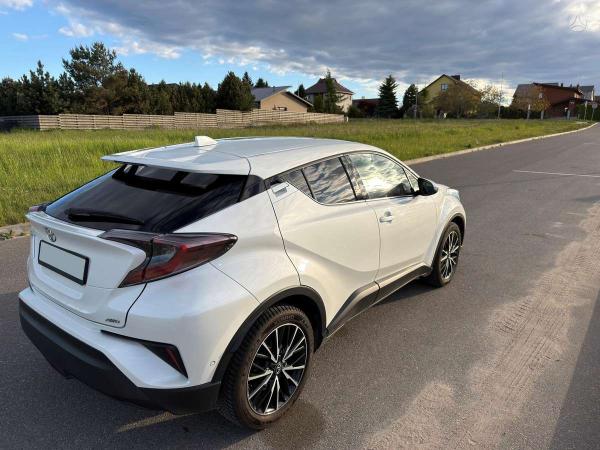 White Toyota C-HR 2018 in Klaipeda, with an engine capacity of 1.20 L and mileage of 160 thousand km for 12999 €, photo 5 on AUTOMOTO.COM.LV