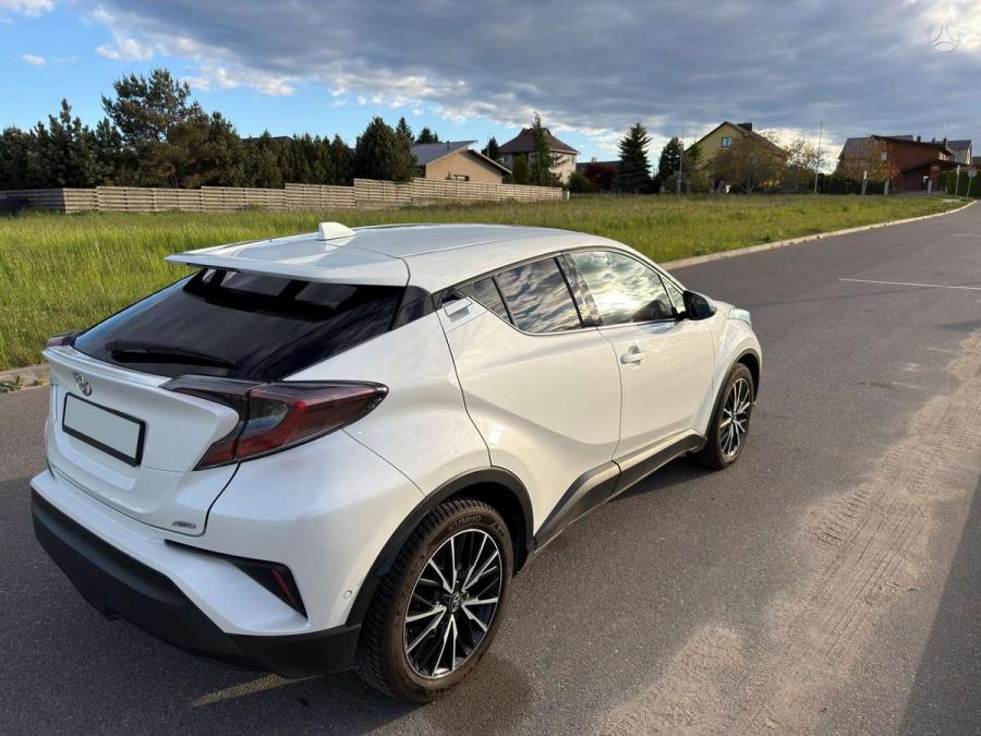 Белый Тойота C-HR 2018 в Клайпеда, объемом двигателя 1.20 л и пробегом 160 тыс. км за 12999 €, фото 5 на AUTOMOTO.COM.LV