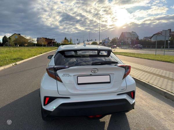White Toyota C-HR 2018 in Klaipeda, with an engine capacity of 1.20 L and mileage of 160 thousand km for 12999 €, photo 6 on AUTOMOTO.COM.LV