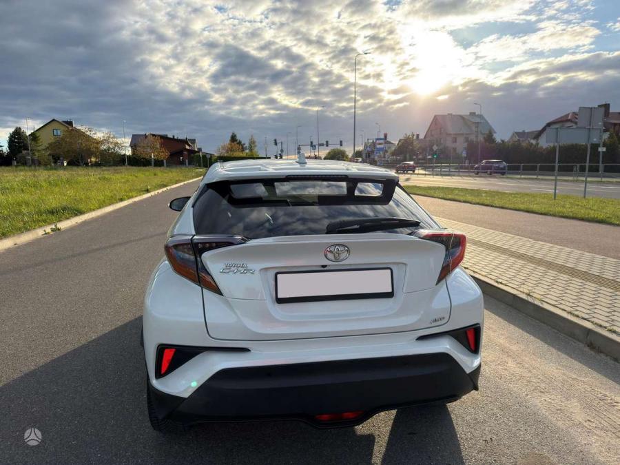 Белый Тойота C-HR 2018 в Клайпеда, объемом двигателя 1.20 л и пробегом 160 тыс. км за 12999 €, фото 6 на AUTOMOTO.COM.LV