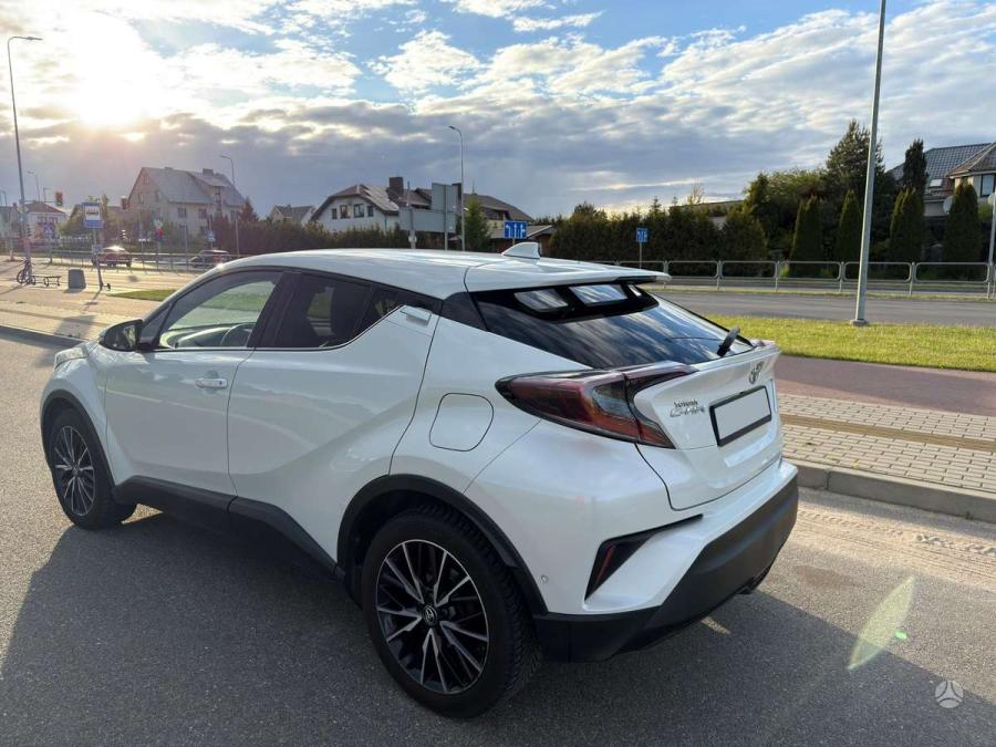 Белый Тойота C-HR 2018 в Клайпеда, объемом двигателя 1.20 л и пробегом 160 тыс. км за 12999 €, фото 7 на AUTOMOTO.COM.LV
