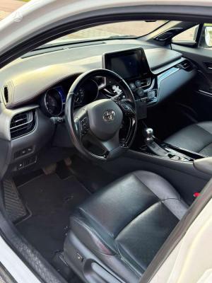 Белый Тойота C-HR 2018 в Клайпеда, объемом двигателя 1.20 л и пробегом 160 тыс. км за 12999 €, фото 8 на AUTOMOTO.COM.LV