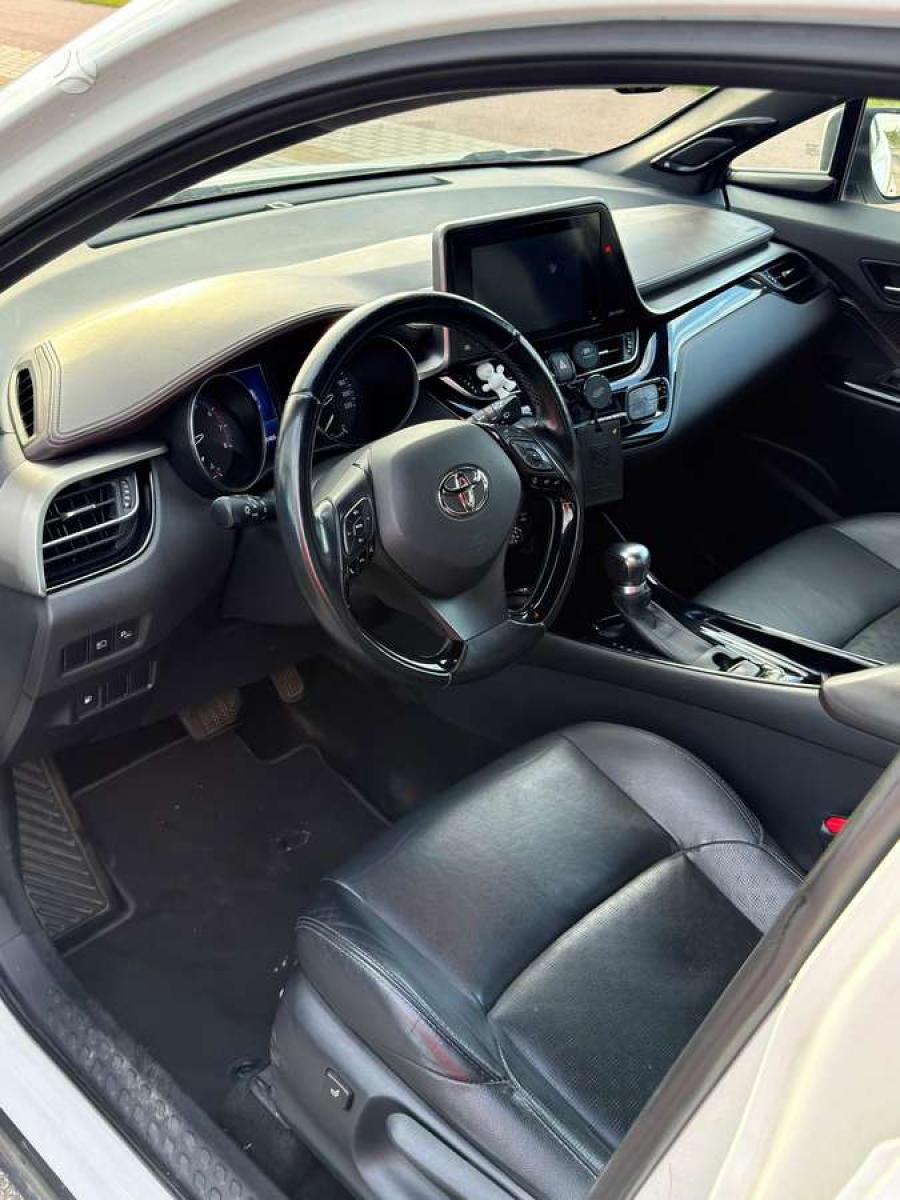 Белый Тойота C-HR 2018 в Клайпеда, объемом двигателя 1.20 л и пробегом 160 тыс. км за 12999 €, фото 8 на AUTOMOTO.COM.LV