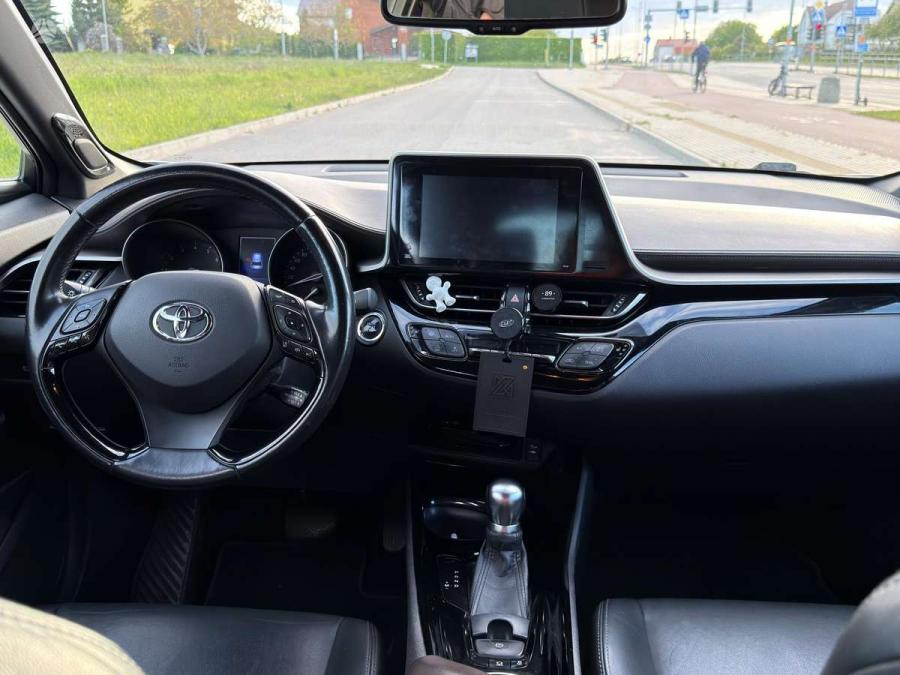 Белый Тойота C-HR 2018 в Клайпеда, объемом двигателя 1.20 л и пробегом 160 тыс. км за 12999 €, фото 9 на AUTOMOTO.COM.LV