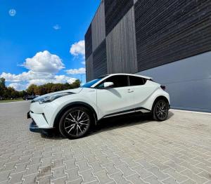 White Toyota C-HR 2018 in Siauliai, with an engine capacity of 1.80 L and mileage of 120 thousand km for 22000 €, photo  on AUTOMOTO.COM.LV