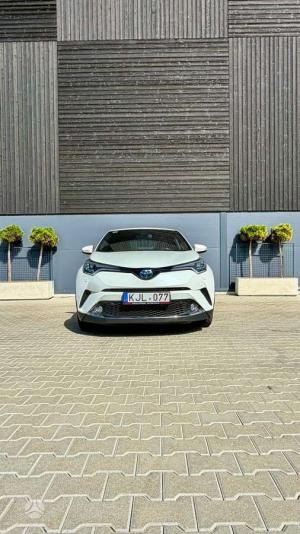 Белый Тойота C-HR 2018 в Шяуляй, объемом двигателя 1.80 л и пробегом 120 тыс. км за 22000 €, фото 4 на AUTOMOTO.COM.LV
